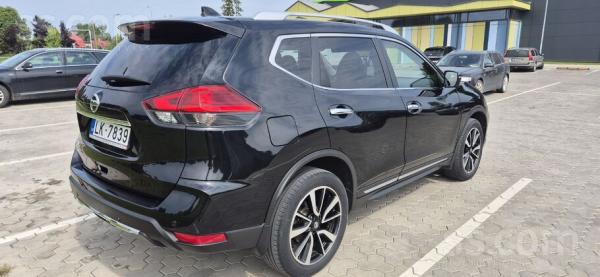 Black Nissan X-Trail 2018 in Riga, with an engine capacity of 2.00 L and mileage of 92 thousand km for 14500 €, photo 3 on AUTOMOTO.COM.LV