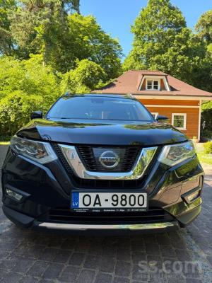 Melns Nissan X-Trail 2018 Rīga, ar dzinēja tilpumu 1.60 L un nobraukumu 260 tūkst. km par 12800 €, foto  vietnē AUTOMOTO.COM.LV