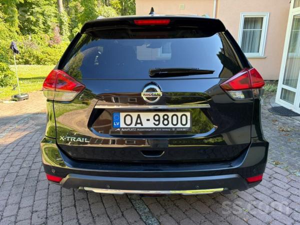 Black Nissan X-Trail 2018 in Riga, with an engine capacity of 1.60 L and mileage of 260 thousand km for 12800 €, photo 3 on AUTOMOTO.COM.LV