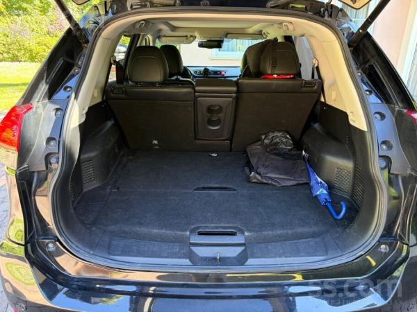 Black Nissan X-Trail 2018 in Riga, with an engine capacity of 1.60 L and mileage of 260 thousand km for 12800 €, photo 4 on AUTOMOTO.COM.LV