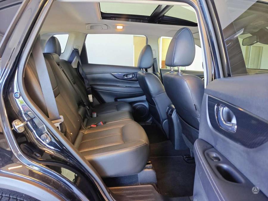 Black Nissan X-Trail 2019 in Siauliai, with an engine capacity of 2.00 L and mileage of 127 thousand km for 16700 €, photo 19 on AUTOMOTO.COM.LV