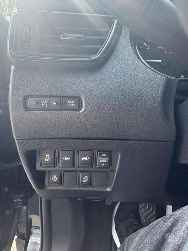Black Nissan X-Trail 2019 in Taurage, with an engine capacity of 1.75 L and mileage of 188 thousand km for 14000 €, photo 11 on AUTOMOTO.COM.LV