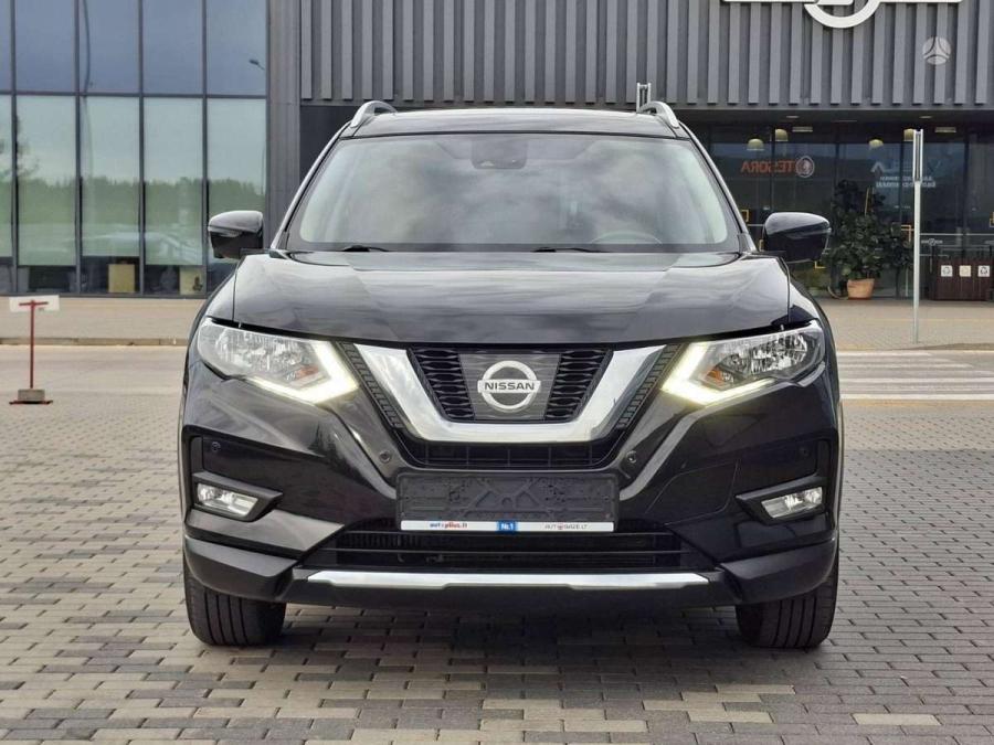 Black Nissan X-Trail 2019 in Siauliai, with an engine capacity of 1.60 L and mileage of 153 thousand km for 12400 €, photo 3 on AUTOMOTO.COM.LV