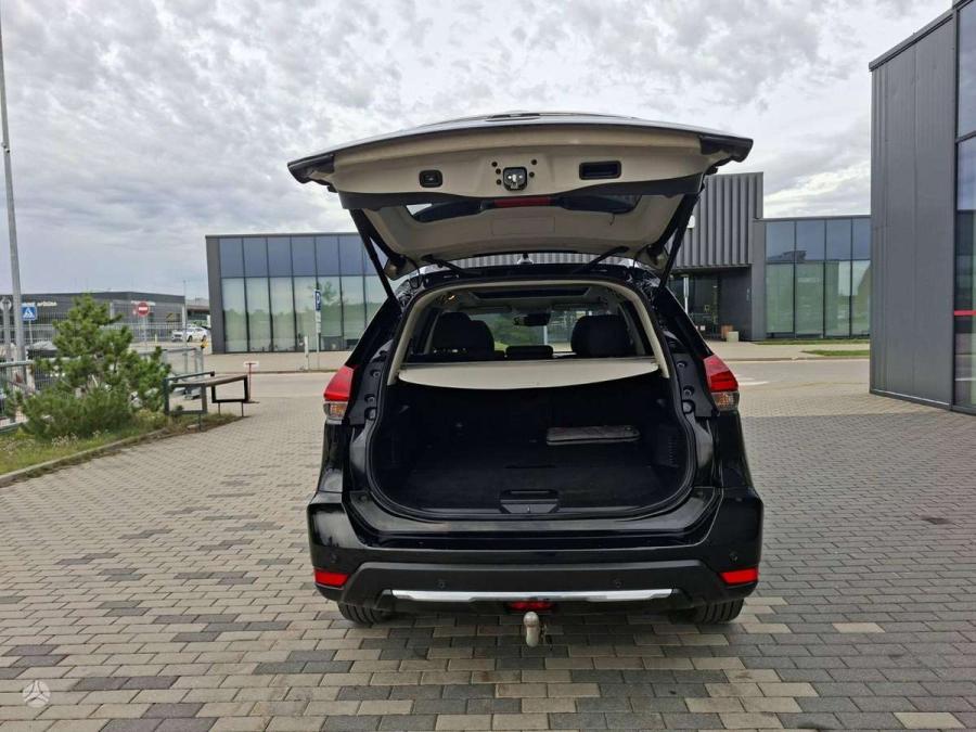 Black Nissan X-Trail 2019 in Siauliai, with an engine capacity of 1.60 L and mileage of 153 thousand km for 12400 €, photo 8 on AUTOMOTO.COM.LV