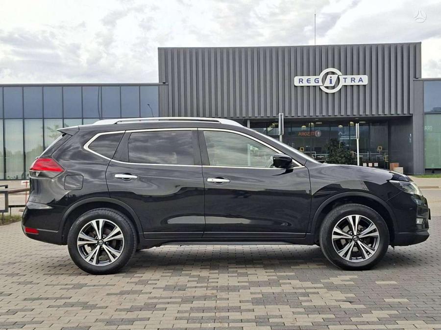 Black Nissan X-Trail 2019 in Siauliai, with an engine capacity of 1.60 L and mileage of 153 thousand km for 12400 €, photo 10 on AUTOMOTO.COM.LV