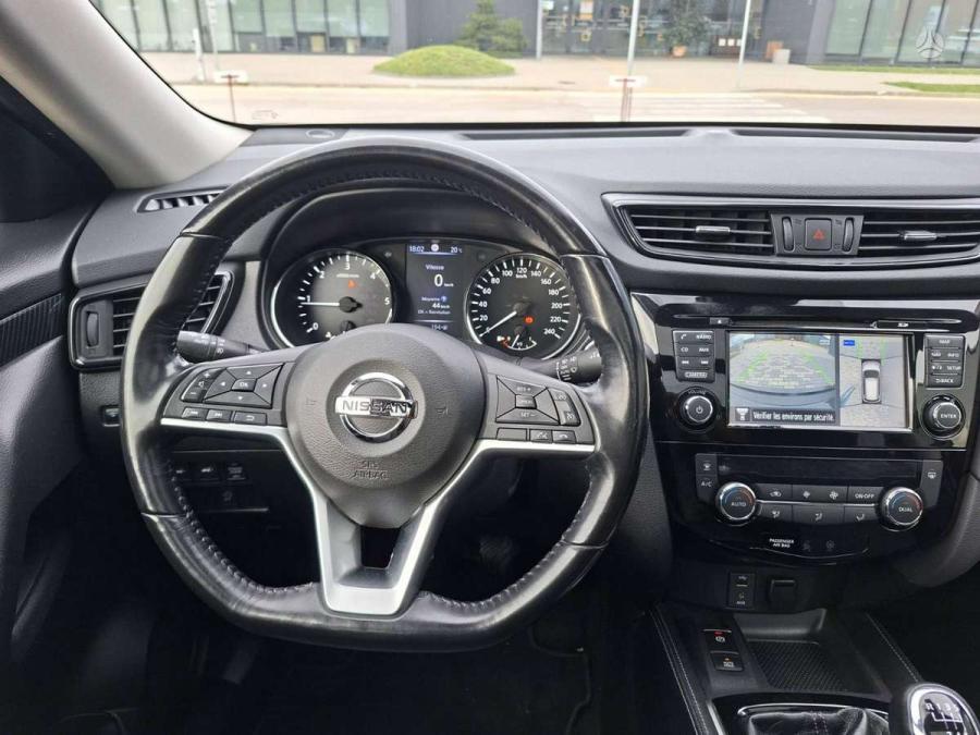 Black Nissan X-Trail 2019 in Siauliai, with an engine capacity of 1.60 L and mileage of 153 thousand km for 12400 €, photo 12 on AUTOMOTO.COM.LV