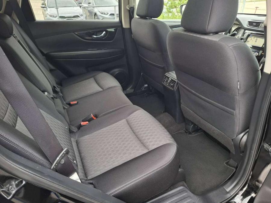 Black Nissan X-Trail 2019 in Siauliai, with an engine capacity of 1.60 L and mileage of 153 thousand km for 12400 €, photo 18 on AUTOMOTO.COM.LV