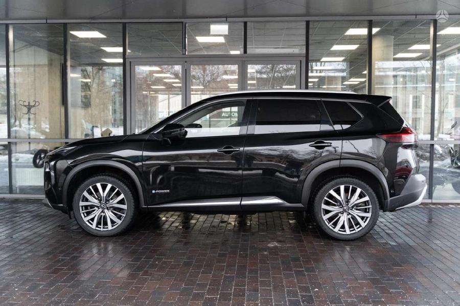 Melns Nissan X-Trail 2023 Viļņa, ar dzinēja tilpumu 1.50 L un nobraukumu 26 tūkst. km par 32990 €, foto 4 vietnē AUTOMOTO.COM.LV