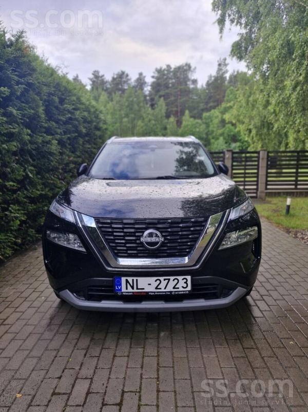 Black Nissan X-Trail 2023 in Riga, with an engine capacity of 1.50 L and mileage of 81 thousand km for 23990 €, photo 3 on AUTOMOTO.COM.LV