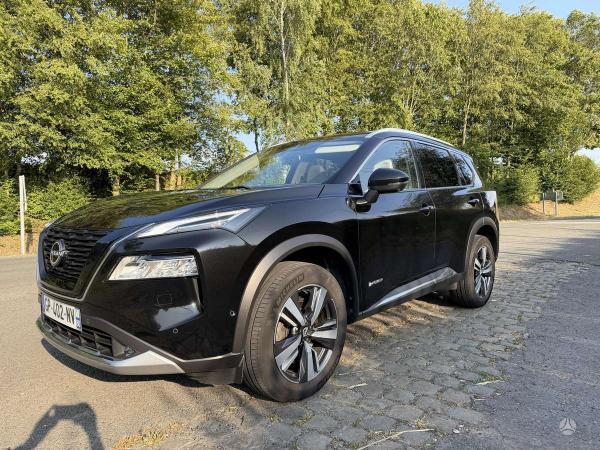 Melns Nissan X-Trail 2023 Tauragė, ar dzinēja tilpumu 1.50 L un nobraukumu 136 tūkst. km par 26300 €, foto  vietnē AUTOMOTO.COM.LV