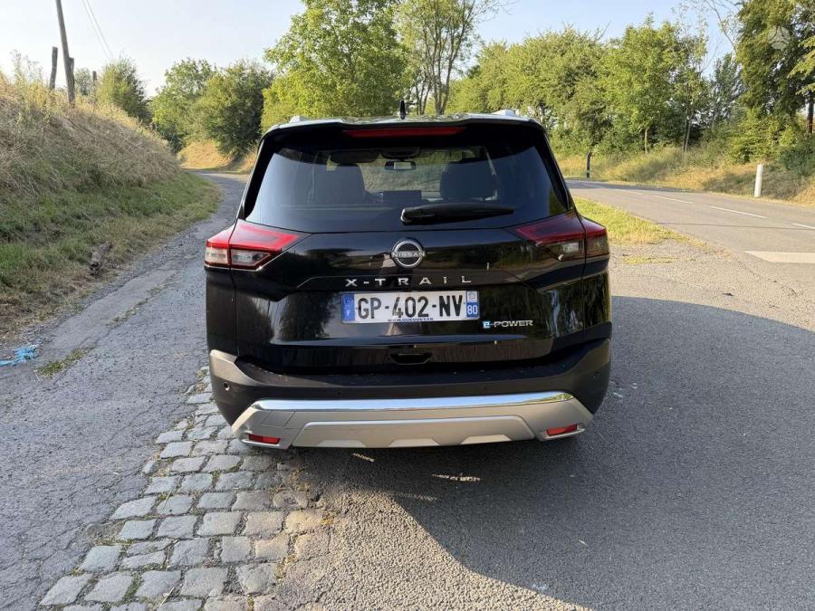 Melns Nissan X-Trail 2023 Tauragė, ar dzinēja tilpumu 1.50 L un nobraukumu 136 tūkst. km par 26300 €, foto 4 vietnē AUTOMOTO.COM.LV
