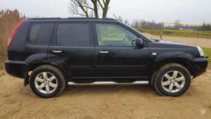Black Nissan X-Trail 2005 in Marijampole, with an engine capacity of 2.20 L and mileage of 305 thousand km for 2050 €, photo 4 on AUTOMOTO.COM.LV