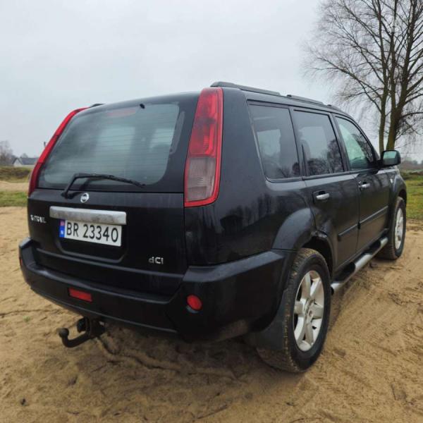 Black Nissan X-Trail 2005 in Marijampole, with an engine capacity of 2.20 L and mileage of 305 thousand km for 2050 €, photo 5 on AUTOMOTO.COM.LV