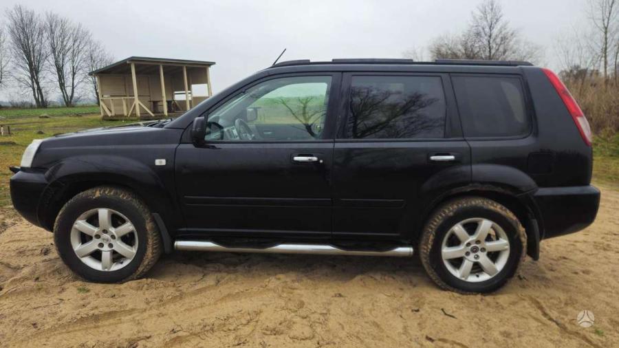 Black Nissan X-Trail 2005 in Marijampole, with an engine capacity of 2.20 L and mileage of 305 thousand km for 2050 €, photo 8 on AUTOMOTO.COM.LV