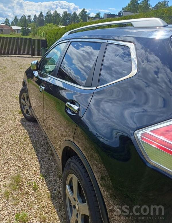 Black Nissan X-Trail 2015 in Riga, with an engine capacity of 1.60 L and mileage of 189 thousand km for 7500 €, photo 2 on AUTOMOTO.COM.LV