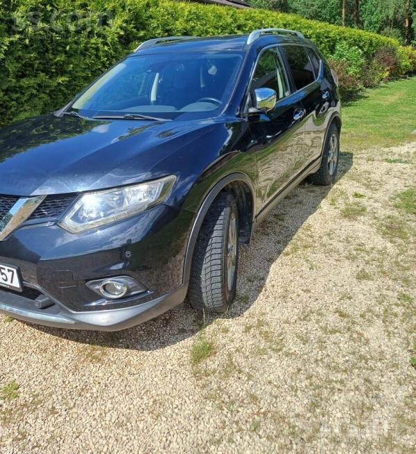 Black Nissan X-Trail 2015 in Riga, with an engine capacity of 1.60 L and mileage of 189 thousand km for 7500 €, photo 3 on AUTOMOTO.COM.LV