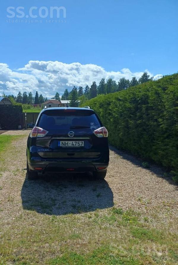 Black Nissan X-Trail 2015 in Riga, with an engine capacity of 1.60 L and mileage of 189 thousand km for 7500 €, photo 4 on AUTOMOTO.COM.LV