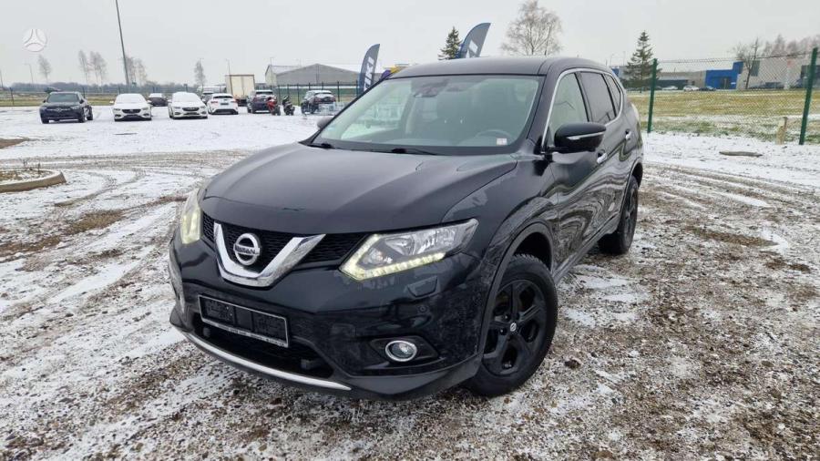 Black Nissan X-Trail 2017 in Marijampole, with an engine capacity of 2.00 L and mileage of 270 thousand km for 10100 €, photo 3 on AUTOMOTO.COM.LV