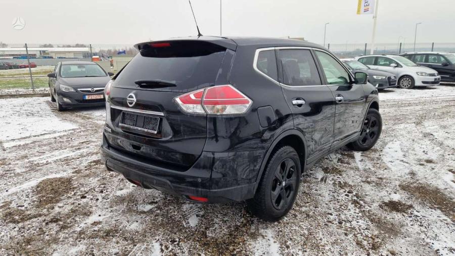Black Nissan X-Trail 2017 in Marijampole, with an engine capacity of 2.00 L and mileage of 270 thousand km for 10100 €, photo 6 on AUTOMOTO.COM.LV