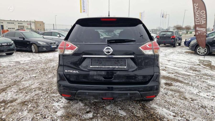 Black Nissan X-Trail 2017 in Marijampole, with an engine capacity of 2.00 L and mileage of 270 thousand km for 10100 €, photo 7 on AUTOMOTO.COM.LV