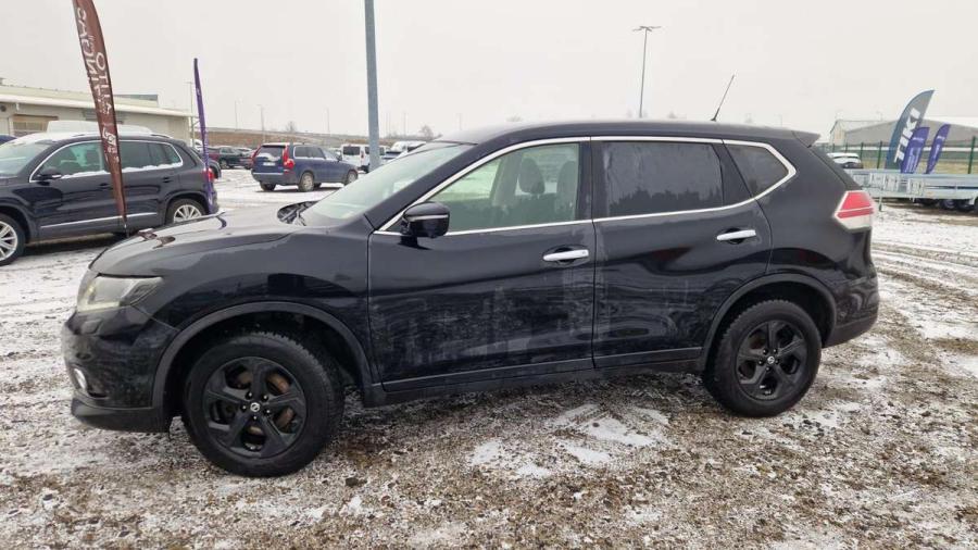 Black Nissan X-Trail 2017 in Marijampole, with an engine capacity of 2.00 L and mileage of 270 thousand km for 10100 €, photo 11 on AUTOMOTO.COM.LV