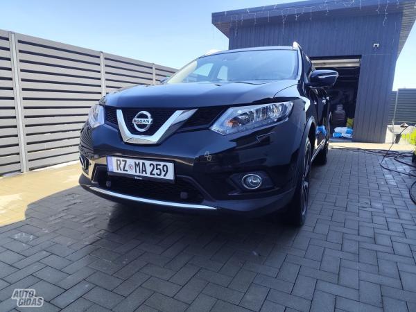 Black Nissan X-Trail 2017 in Klaipeda, with an engine capacity of 1.60 L and mileage of 218 thousand km for 7777 €, photo 1 on AUTOMOTO.COM.LV