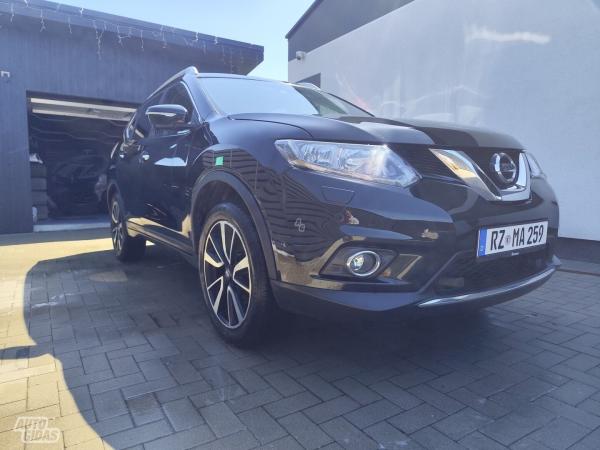 Black Nissan X-Trail 2017 in Klaipeda, with an engine capacity of 1.60 L and mileage of 218 thousand km for 7777 €, photo 5 on AUTOMOTO.COM.LV