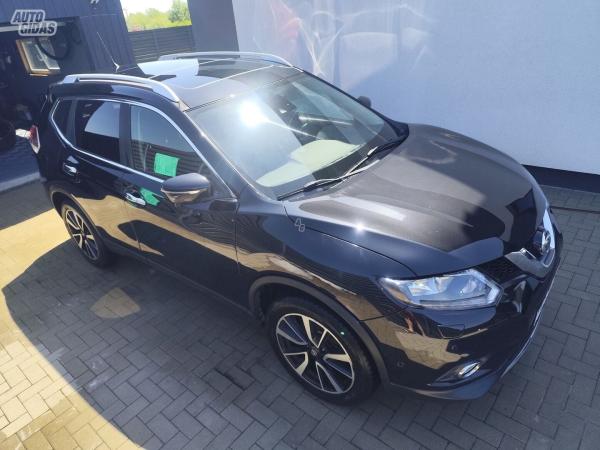 Black Nissan X-Trail 2017 in Klaipeda, with an engine capacity of 1.60 L and mileage of 218 thousand km for 7777 €, photo 6 on AUTOMOTO.COM.LV