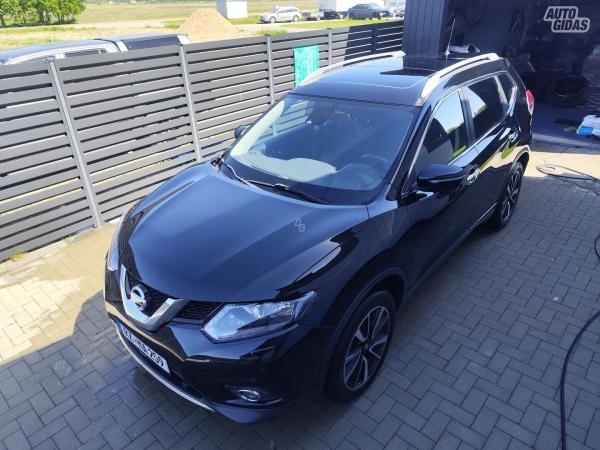 Black Nissan X-Trail 2017 in Klaipeda, with an engine capacity of 1.60 L and mileage of 218 thousand km for 7777 €, photo 7 on AUTOMOTO.COM.LV