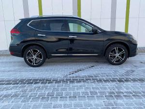 Black Nissan X-Trail 2018 in Raseiniai, with an engine capacity of 1.60 L and mileage of 170 thousand km for 12900 €, photo 2 on AUTOMOTO.COM.LV