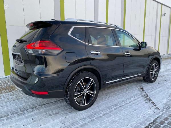 Black Nissan X-Trail 2018 in Raseiniai, with an engine capacity of 1.60 L and mileage of 170 thousand km for 12900 €, photo 3 on AUTOMOTO.COM.LV