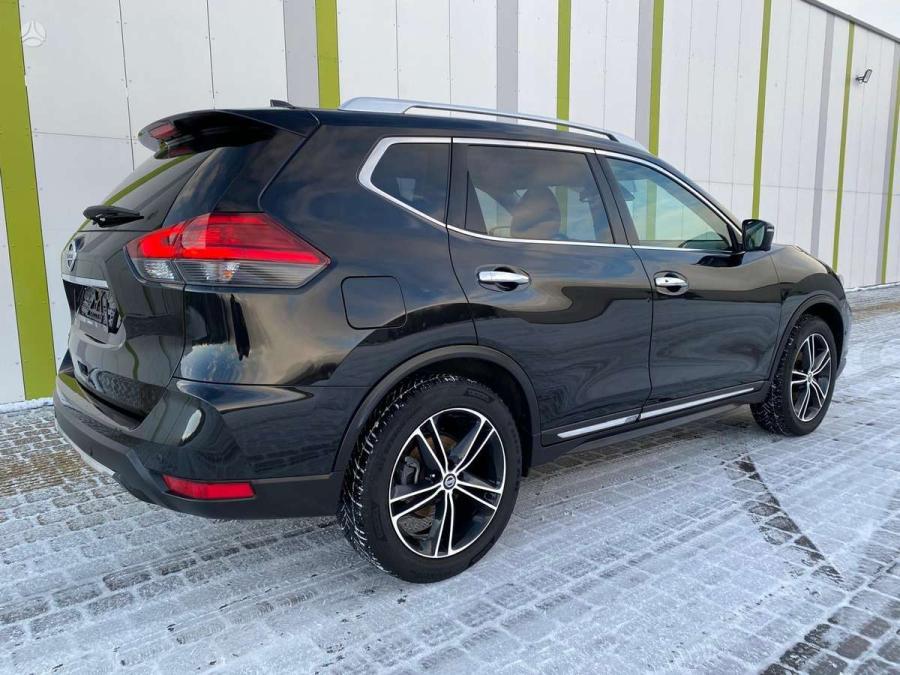 Black Nissan X-Trail 2018 in Raseiniai, with an engine capacity of 1.60 L and mileage of 170 thousand km for 12900 €, photo 3 on AUTOMOTO.COM.LV