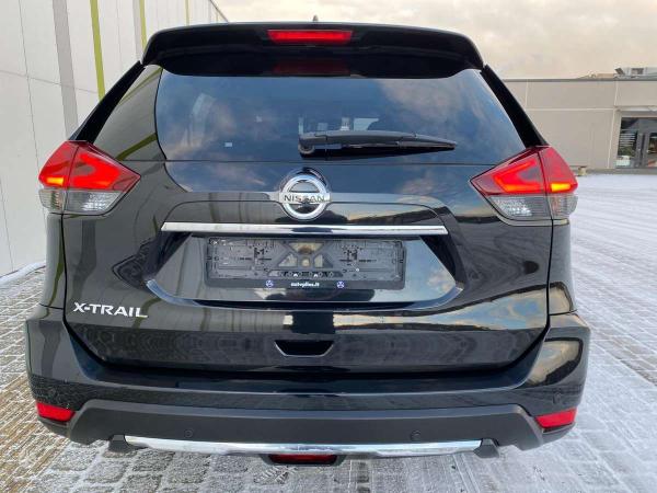 Black Nissan X-Trail 2018 in Raseiniai, with an engine capacity of 1.60 L and mileage of 170 thousand km for 12900 €, photo 4 on AUTOMOTO.COM.LV