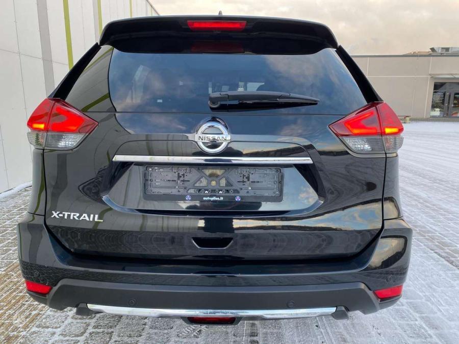 Black Nissan X-Trail 2018 in Raseiniai, with an engine capacity of 1.60 L and mileage of 170 thousand km for 12900 €, photo 4 on AUTOMOTO.COM.LV