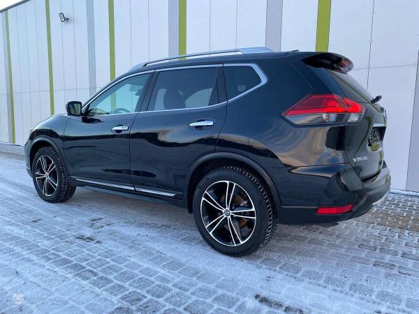 Black Nissan X-Trail 2018 in Raseiniai, with an engine capacity of 1.60 L and mileage of 170 thousand km for 12900 €, photo 5 on AUTOMOTO.COM.LV