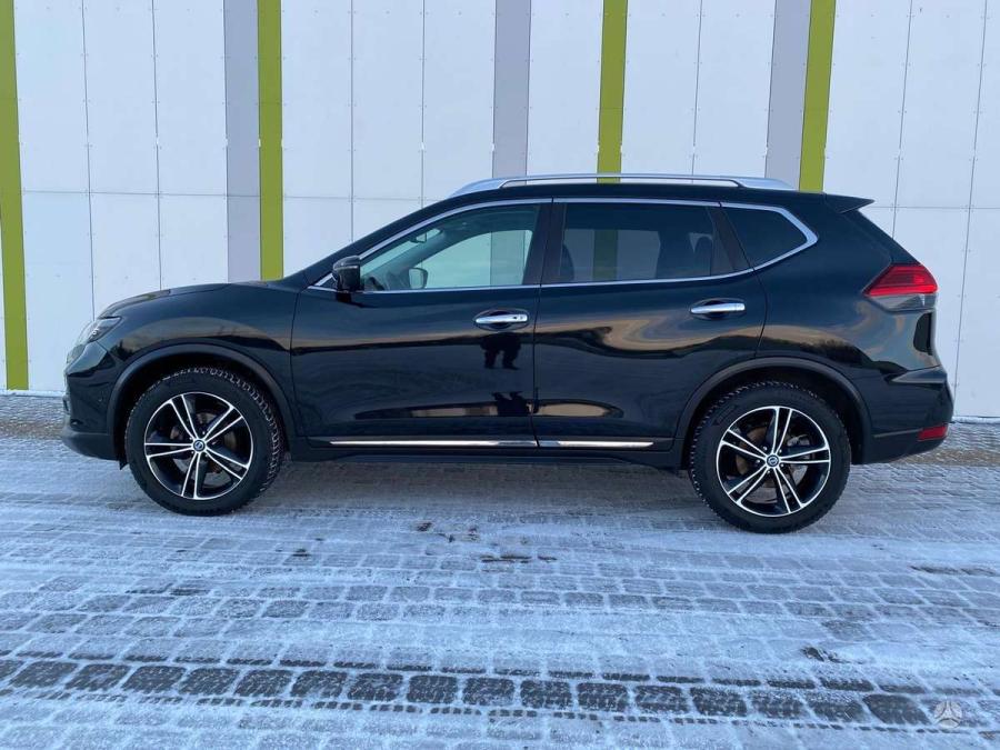 Black Nissan X-Trail 2018 in Raseiniai, with an engine capacity of 1.60 L and mileage of 170 thousand km for 12900 €, photo 6 on AUTOMOTO.COM.LV