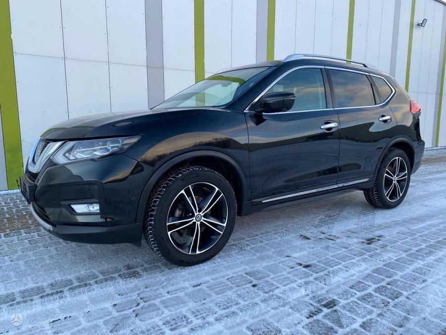 Black Nissan X-Trail 2018 in Raseiniai, with an engine capacity of 1.60 L and mileage of 170 thousand km for 12900 €, photo 7 on AUTOMOTO.COM.LV