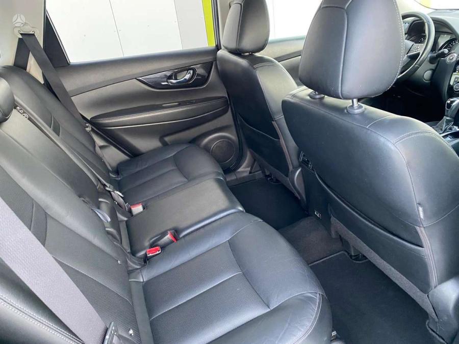 Black Nissan X-Trail 2018 in Raseiniai, with an engine capacity of 1.60 L and mileage of 170 thousand km for 12900 €, photo 20 on AUTOMOTO.COM.LV
