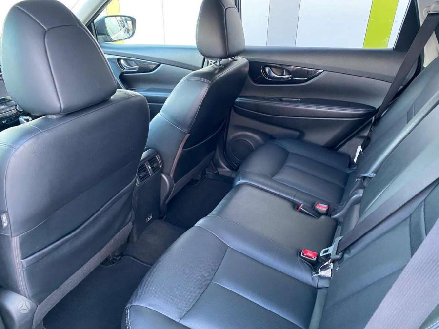 Black Nissan X-Trail 2018 in Raseiniai, with an engine capacity of 1.60 L and mileage of 170 thousand km for 12900 €, photo 21 on AUTOMOTO.COM.LV