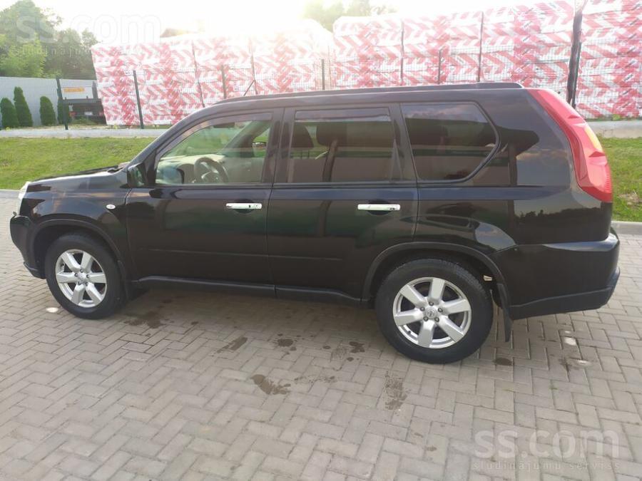 Black Nissan X-Trail 2008 in Ludza, with an engine capacity of 2.00 L and mileage of 227 thousand km for 4990 €, photo 4 on AUTOMOTO.COM.LV