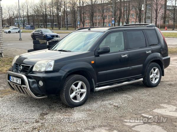 Black Nissan X-Trail 2002 in Narva, with an engine capacity of 2.20 L and mileage of 269 thousand km for 999 €, photo 1 on AUTOMOTO.COM.LV