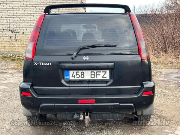 Black Nissan X-Trail 2002 in Narva, with an engine capacity of 2.20 L and mileage of 269 thousand km for 999 €, photo 4 on AUTOMOTO.COM.LV