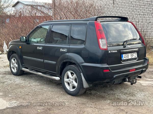 Black Nissan X-Trail 2002 in Narva, with an engine capacity of 2.20 L and mileage of 269 thousand km for 999 €, photo 6 on AUTOMOTO.COM.LV