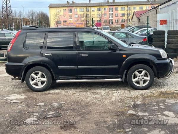 Black Nissan X-Trail 2002 in Narva, with an engine capacity of 2.20 L and mileage of 269 thousand km for 999 €, photo 8 on AUTOMOTO.COM.LV