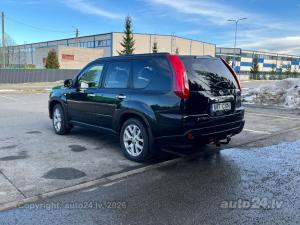 Melns Nissan X-Trail 2013 Tallina, ar dzinēja tilpumu 2.00 L un nobraukumu 283 tūkst. km par 7600 €, foto 4 vietnē AUTOMOTO.COM.LV