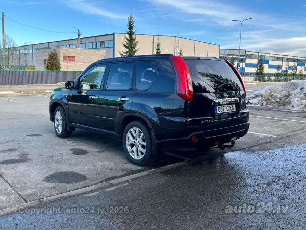 Melns Nissan X-Trail 2013 Tallina, ar dzinēja tilpumu 2.00 L un nobraukumu 283 tūkst. km par 7600 €, foto 4 vietnē AUTOMOTO.COM.LV
