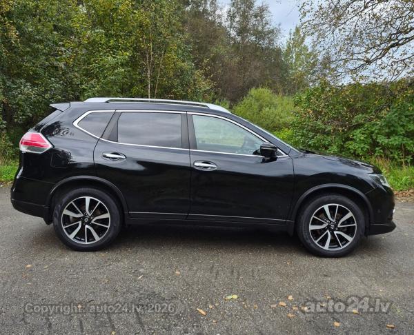 Black Nissan X-Trail 2017 in Tallinn, with an engine capacity of 1.60 L and mileage of 183 thousand km for 8990 €, photo 6 on AUTOMOTO.COM.LV