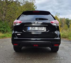 Black Nissan X-Trail 2017 in Tallinn, with an engine capacity of 1.60 L and mileage of 183 thousand km for 8990 €, photo 8 on AUTOMOTO.COM.LV