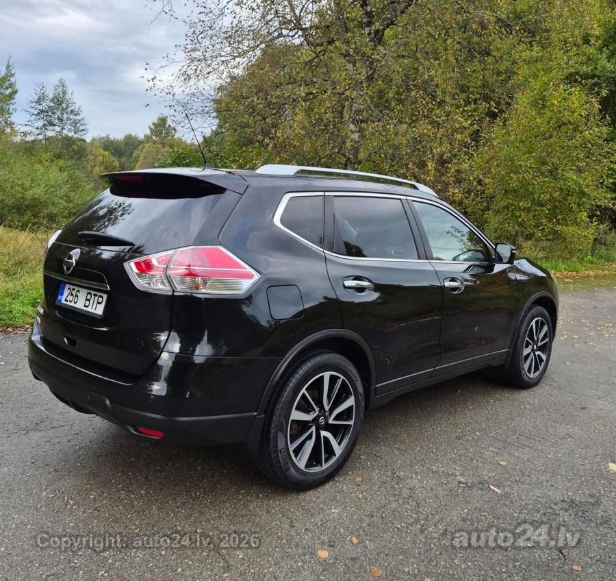 Black Nissan X-Trail 2017 in Tallinn, with an engine capacity of 1.60 L and mileage of 183 thousand km for 8990 €, photo 9 on AUTOMOTO.COM.LV