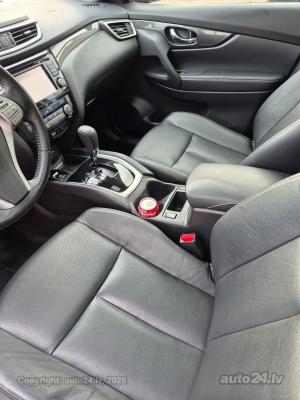 Black Nissan X-Trail 2017 in Tallinn, with an engine capacity of 1.60 L and mileage of 183 thousand km for 8990 €, photo 10 on AUTOMOTO.COM.LV